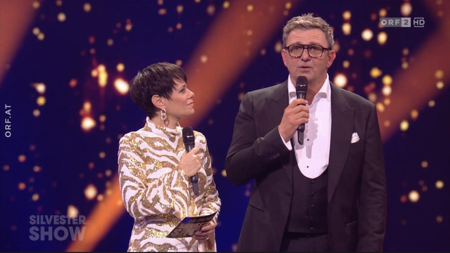 „Impf-Taliban“ Sigl durfte in Silvestershow zur Gemeinsamkeit aufrufen ...