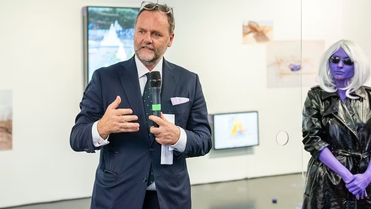 Nächste absurde Schellhorn-Aktion: Steuergeld für "Alien-Reise ...